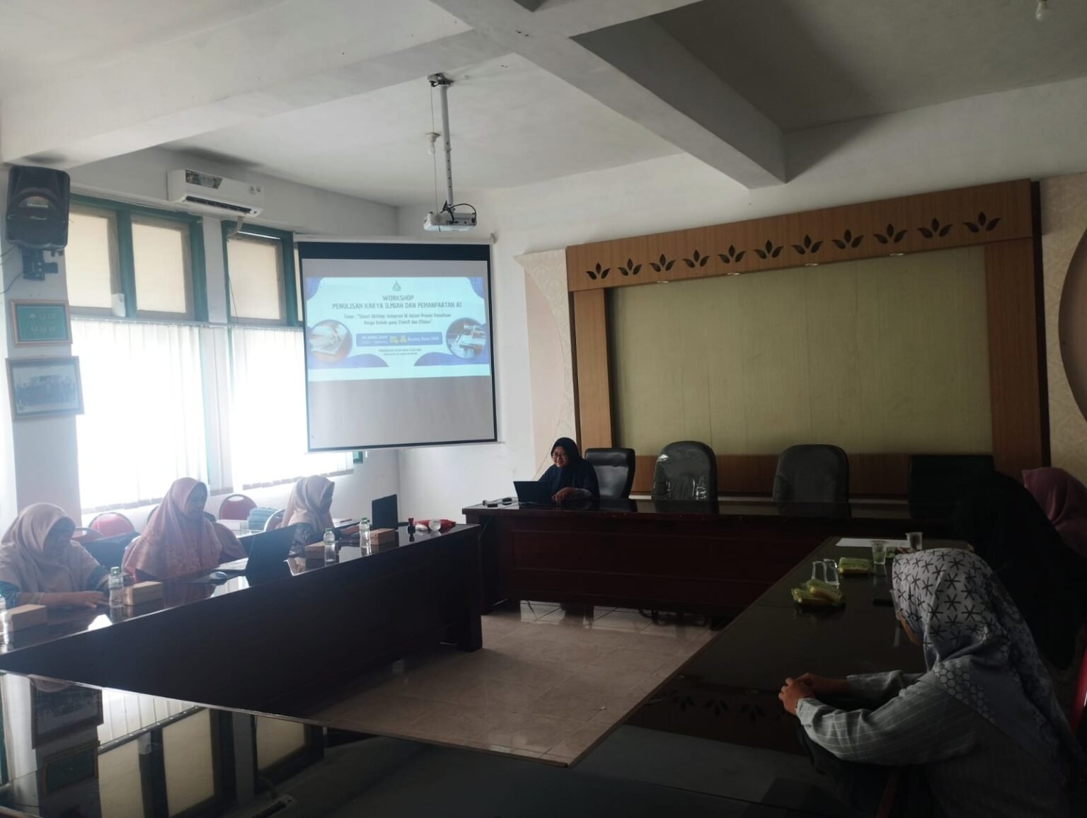 WORKSHOP PENULISAN KARYA ILMIAH DAN PEMANFAATAN AI “Smart Writing ...